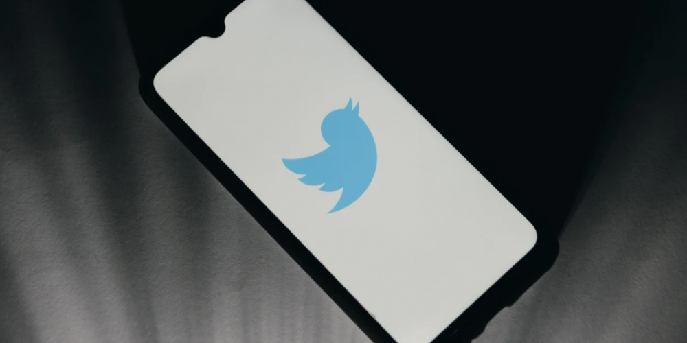Twitter is shutting down its CoTweets feature i | OMNESmedia.com