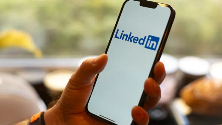 LinkedIn passes 1 billion members and launches | OMNESmedia.com